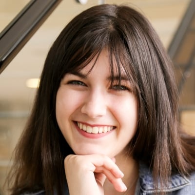 Alexandra Sharp | Copy Editor | Axia Public Relations